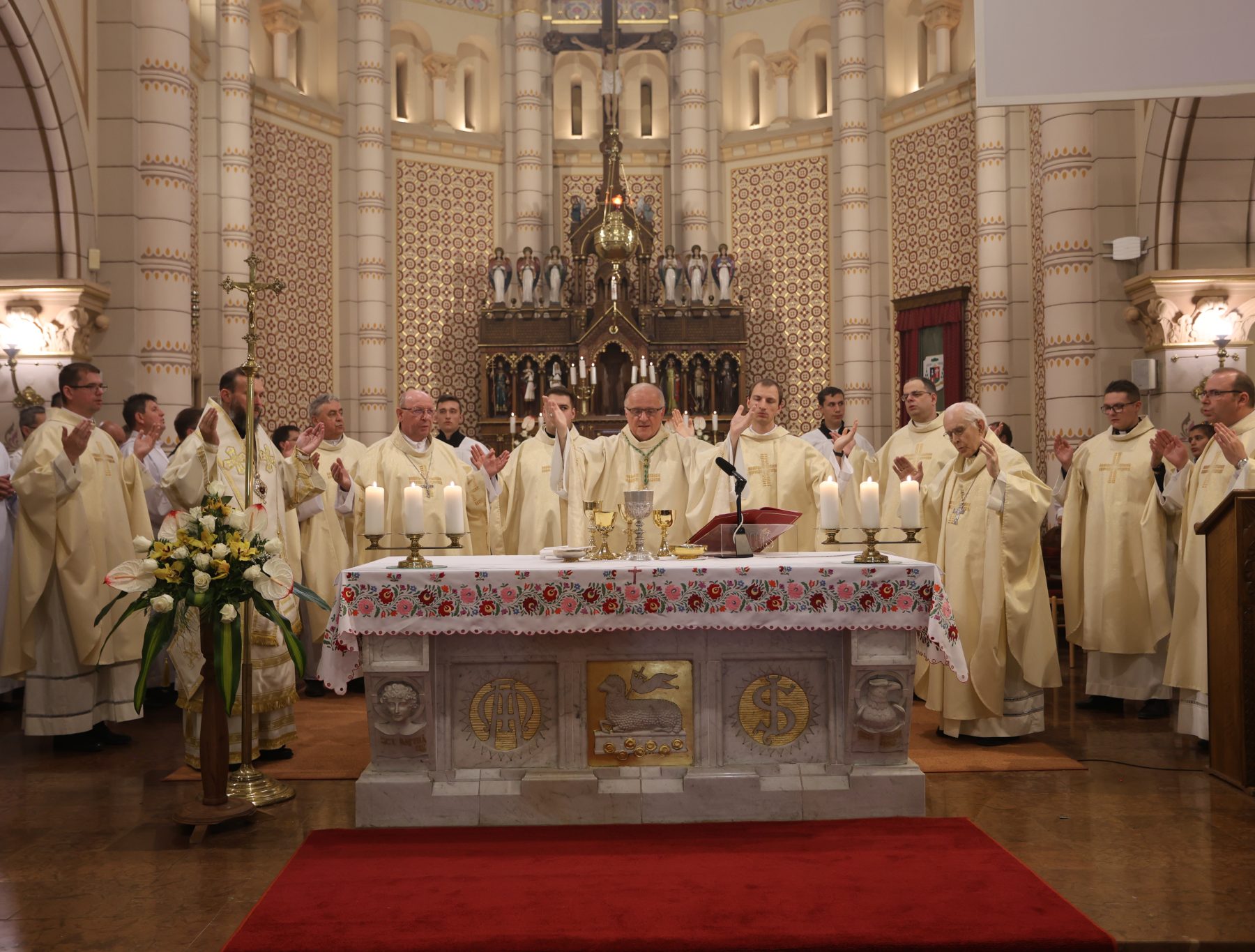 „Minden idők legnagyobb szerelmi története, egy kis fehér ostyában ...